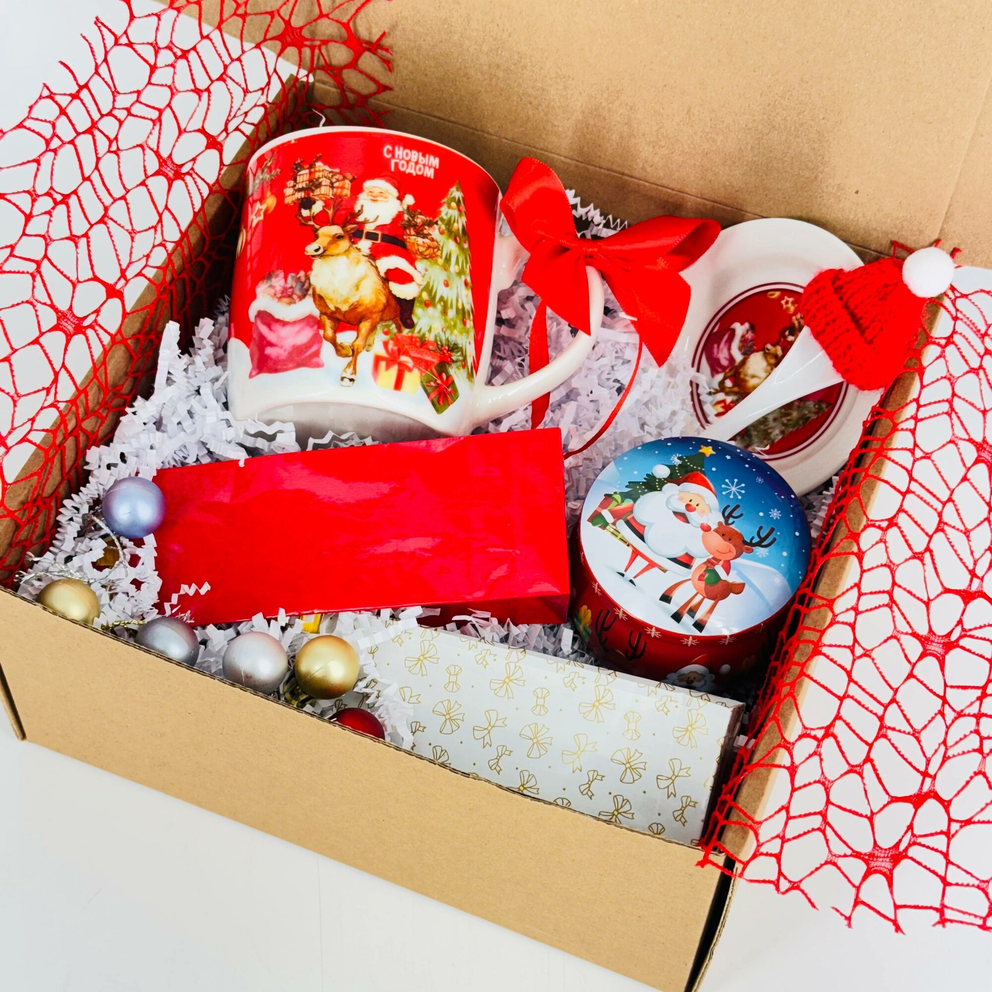 Подарочный набор на Новый год. Новогодний бокс. Чай элитный, свеча в банке, новогодняя кружка