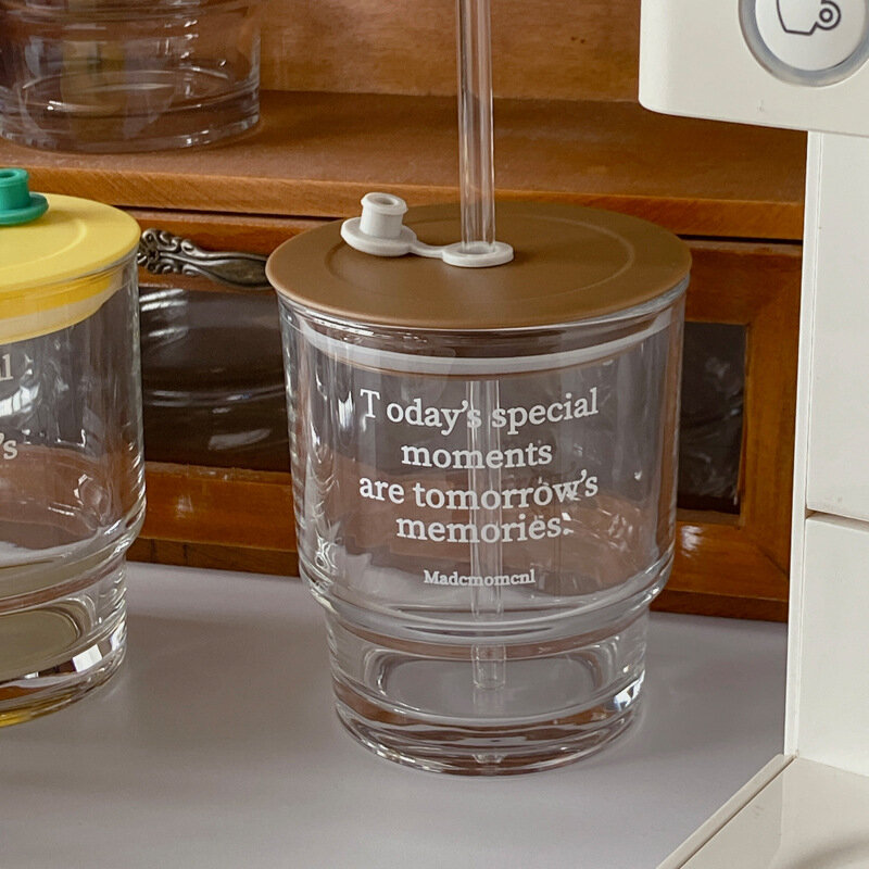 Стеклянная кружка в корейском стиле с трубочкой для холодного кофе, чая с молоком и других холодных напитков.