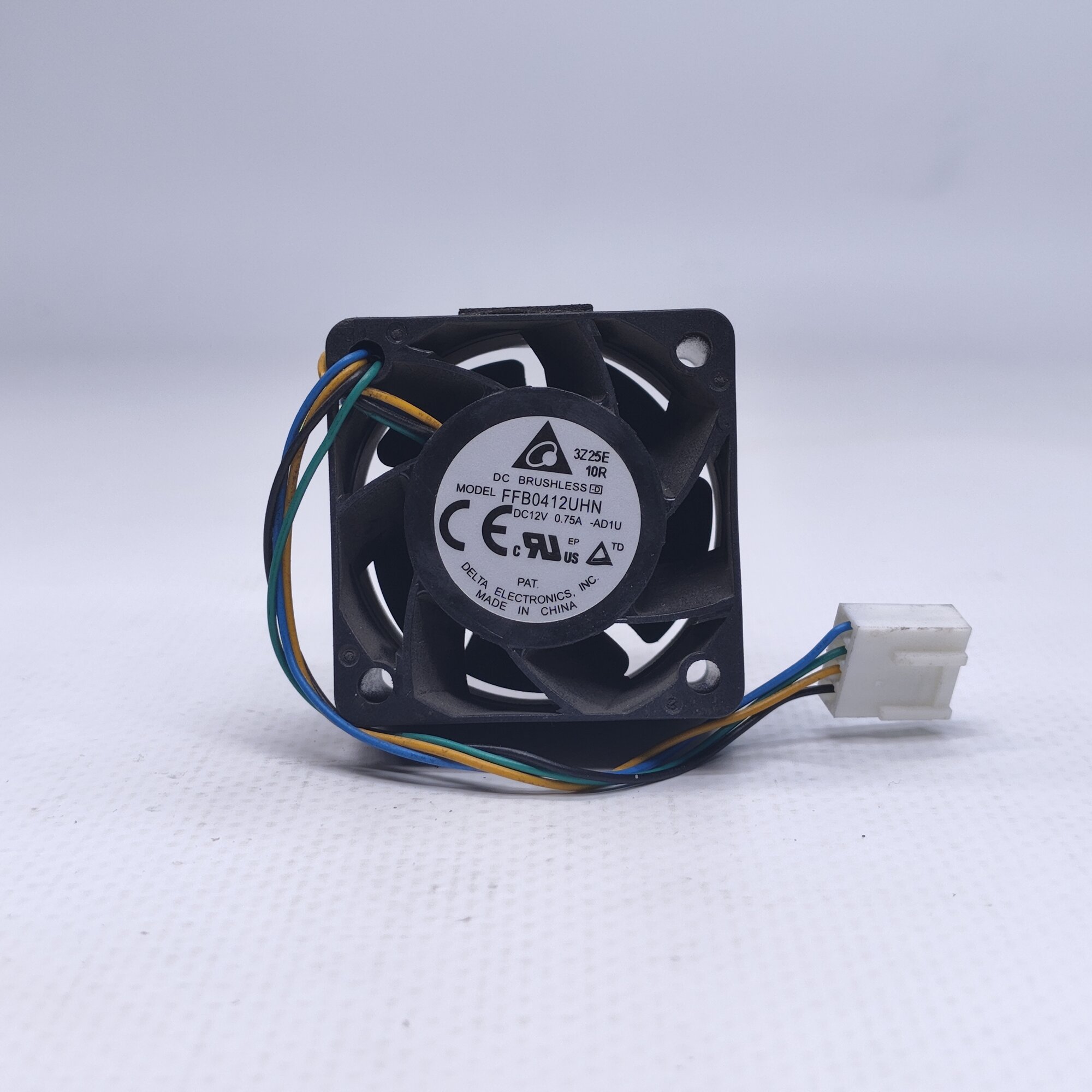 Delta Electronics FFB0412UHN / Вентилятор серверный 3Z25E10R