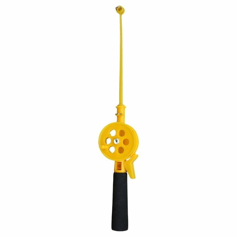 Рыбалка на открытом воздухе детской удочкой