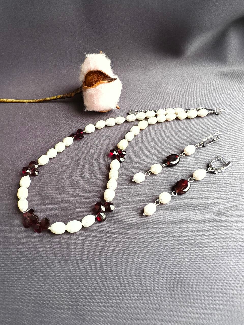 Комплект бижутерии: колье, серьги, жемчуг культивированный, гранат