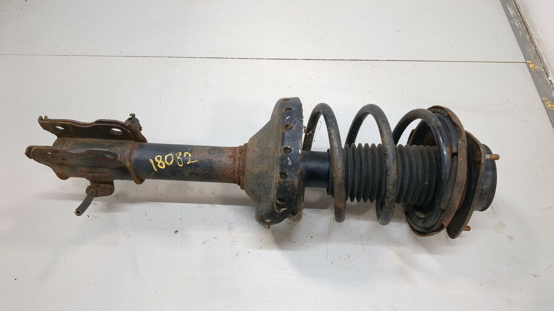 Амортизатор подвески левый передний Subaru Tribeca (B9) Б/У