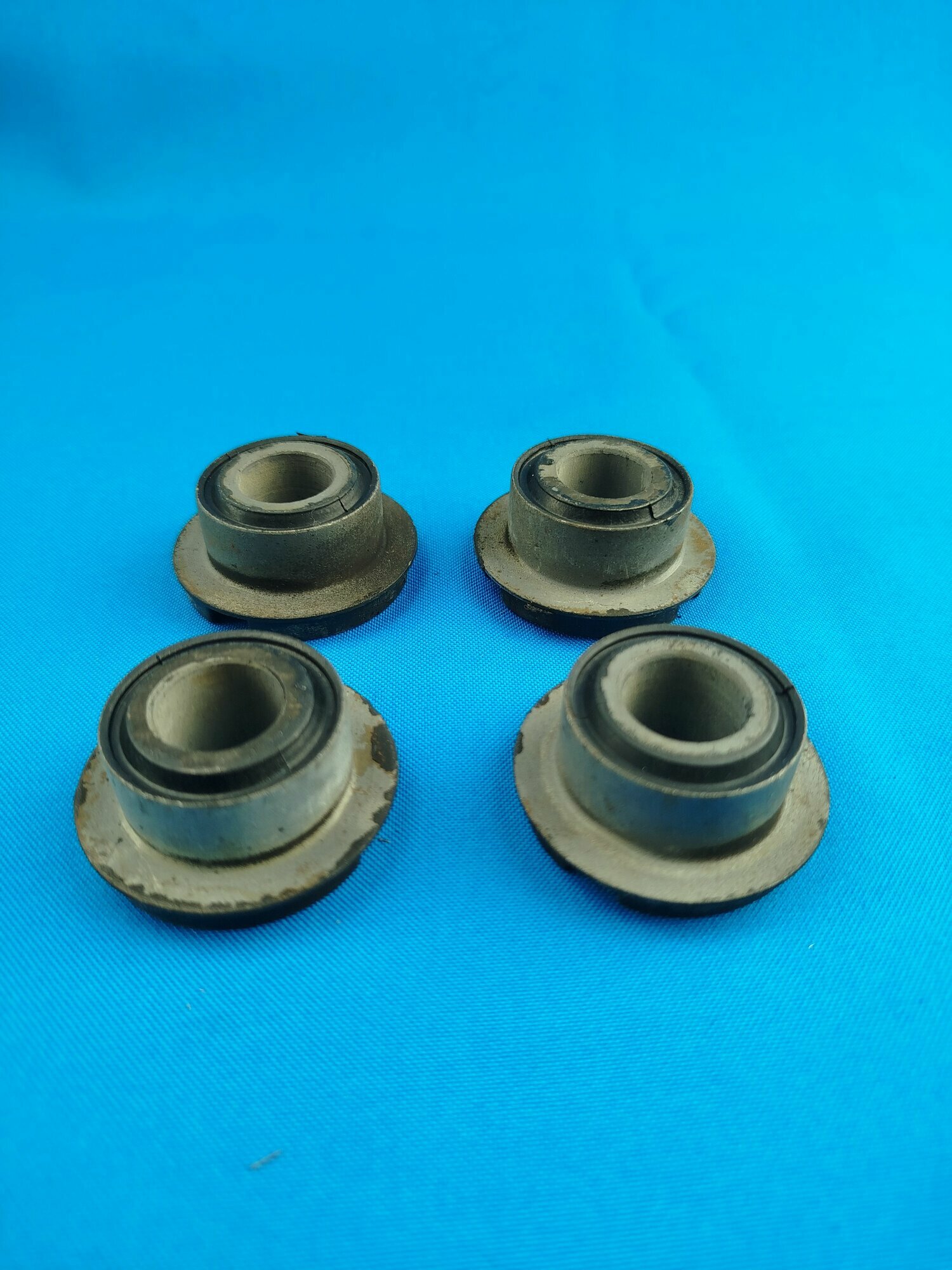 Сайлентблоки "TRIALLI" для автомобилей ВАЗ 2108-15, Калина, Приора, Гранта (к-т 4шт)