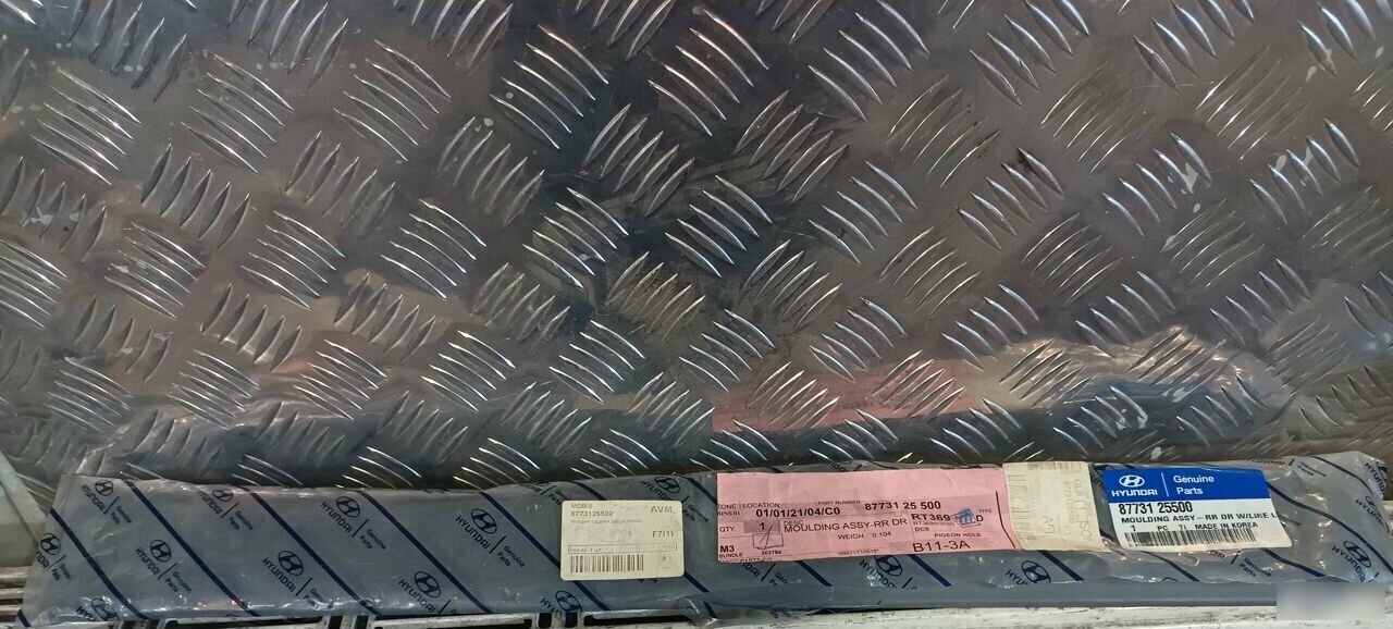 Накладка двери молдинг Хундай Акцент Hyundai Acce 8773125500