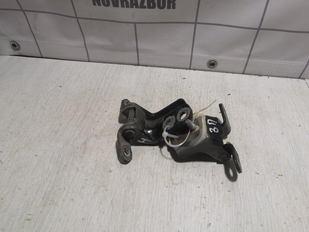 Петля двери Nissan Almera N16 2000-2006