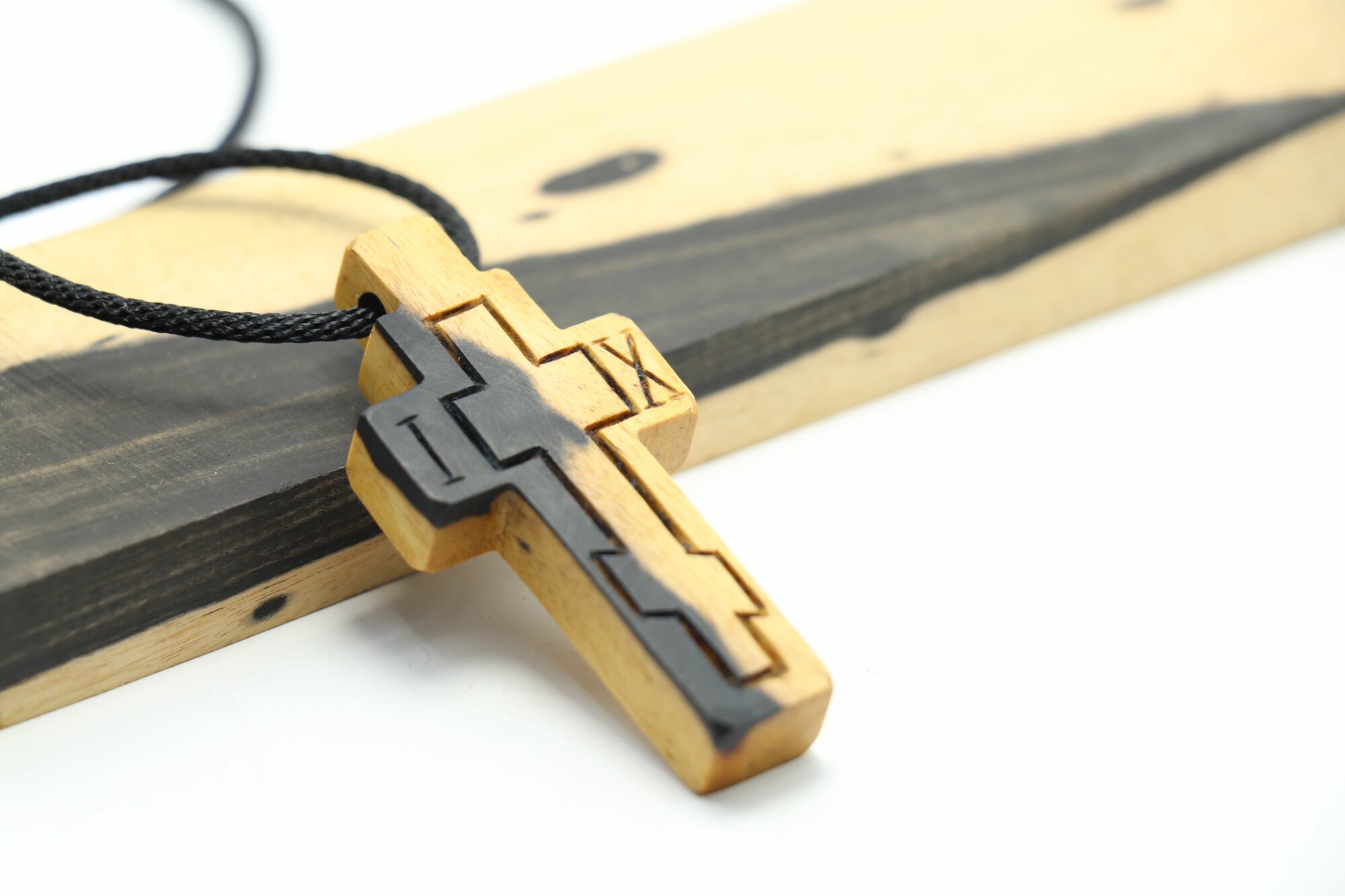 Крест из Лунного Эбена