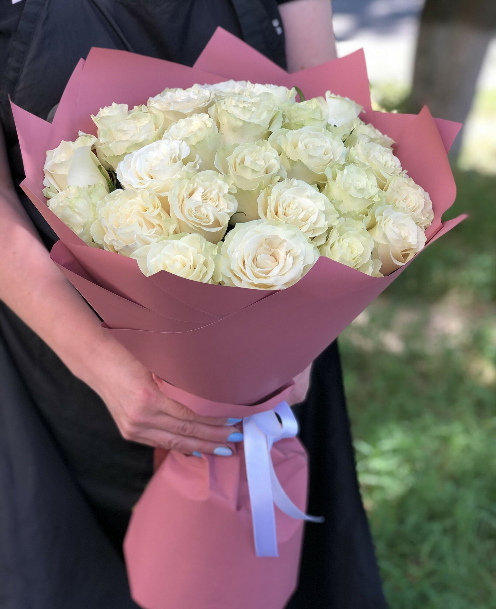 Букет из 25 Белых роз