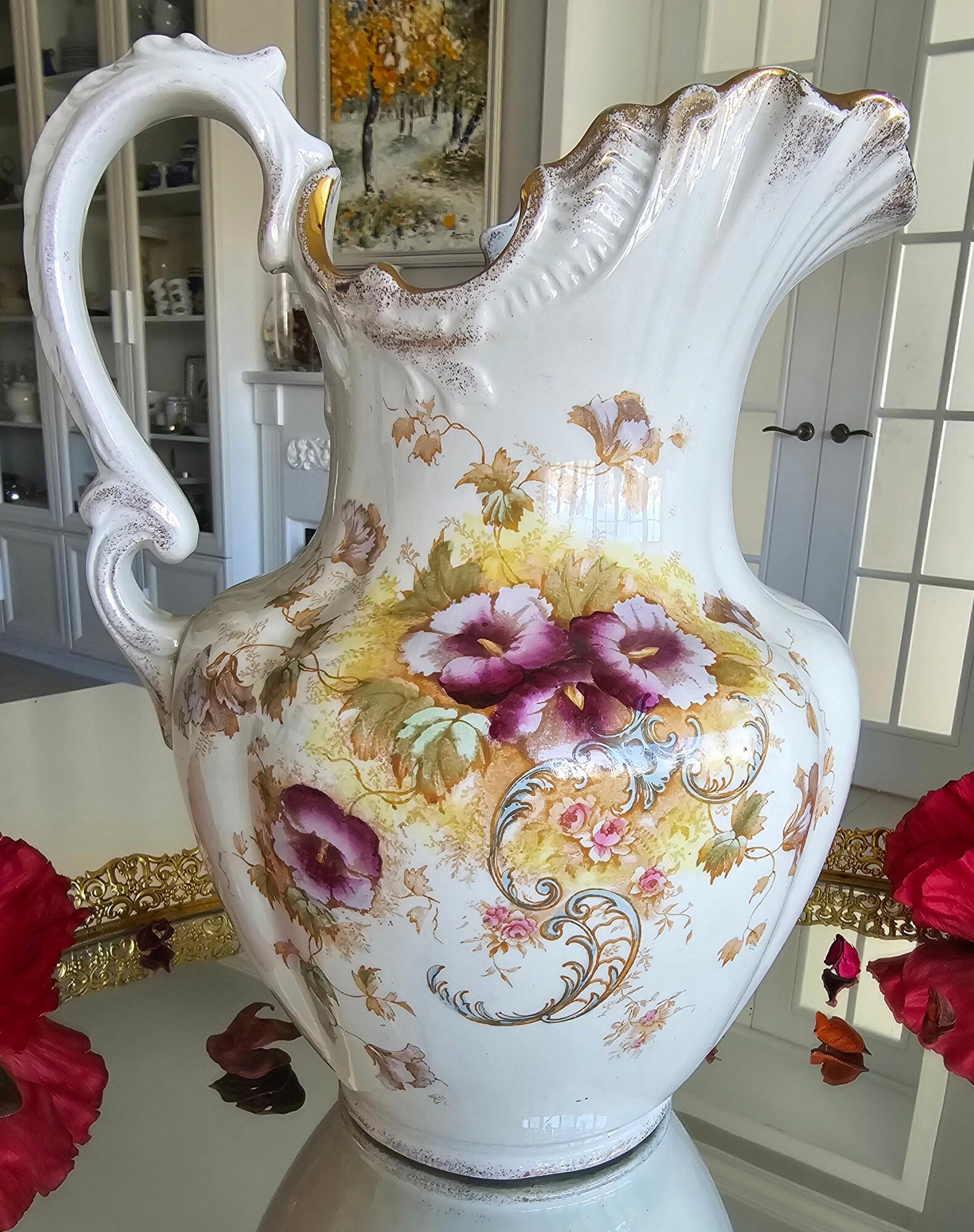 Антикварный кувшин