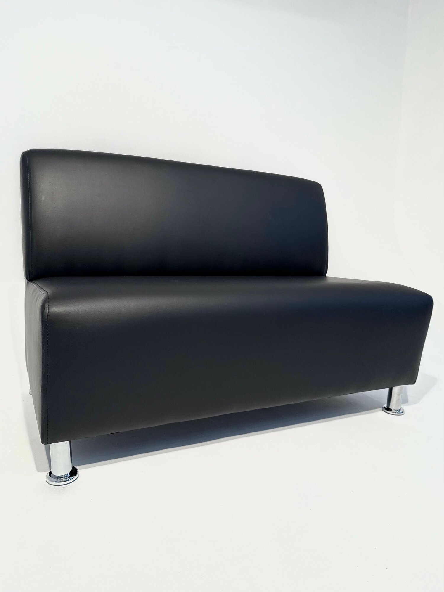 Диван офисный Вегас без подлокотников, механизм Нераскладной, 110х67х77 см, чёрный матовый