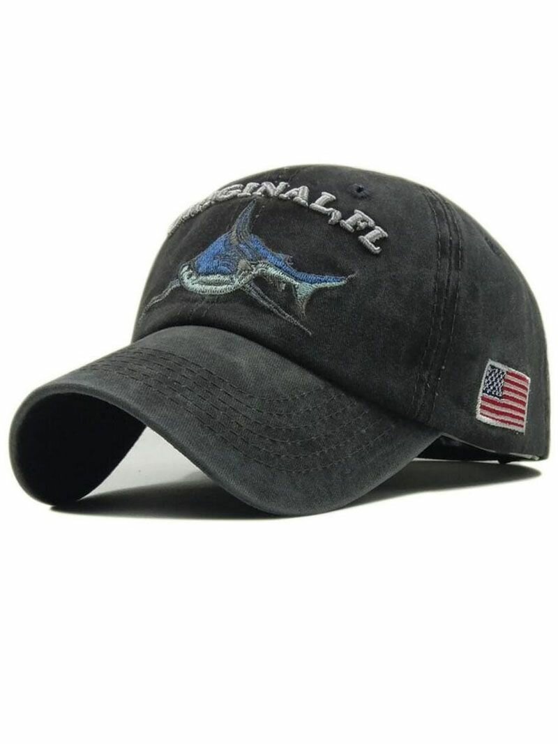 Бейсболка с изображением акулы