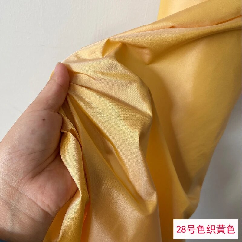 Шелковая парча 1.38 м шириной, 1 метр длиной 23