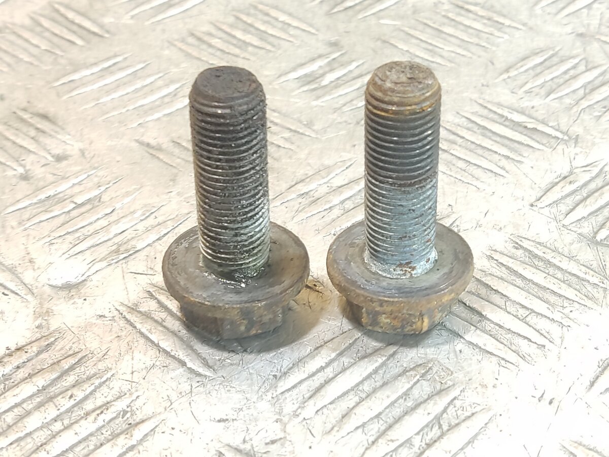 Болт крепления суппорта переднего MERCEDES Vito 638 910105014005