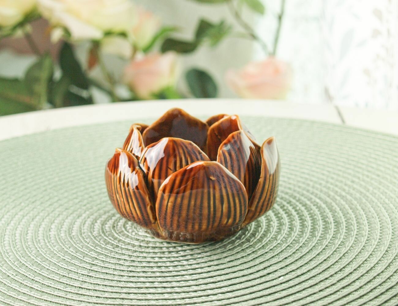 Керамический подсвечник нежная кувшинка, фарфор, коричневый, 9 см, Koopman International ALX618800-1