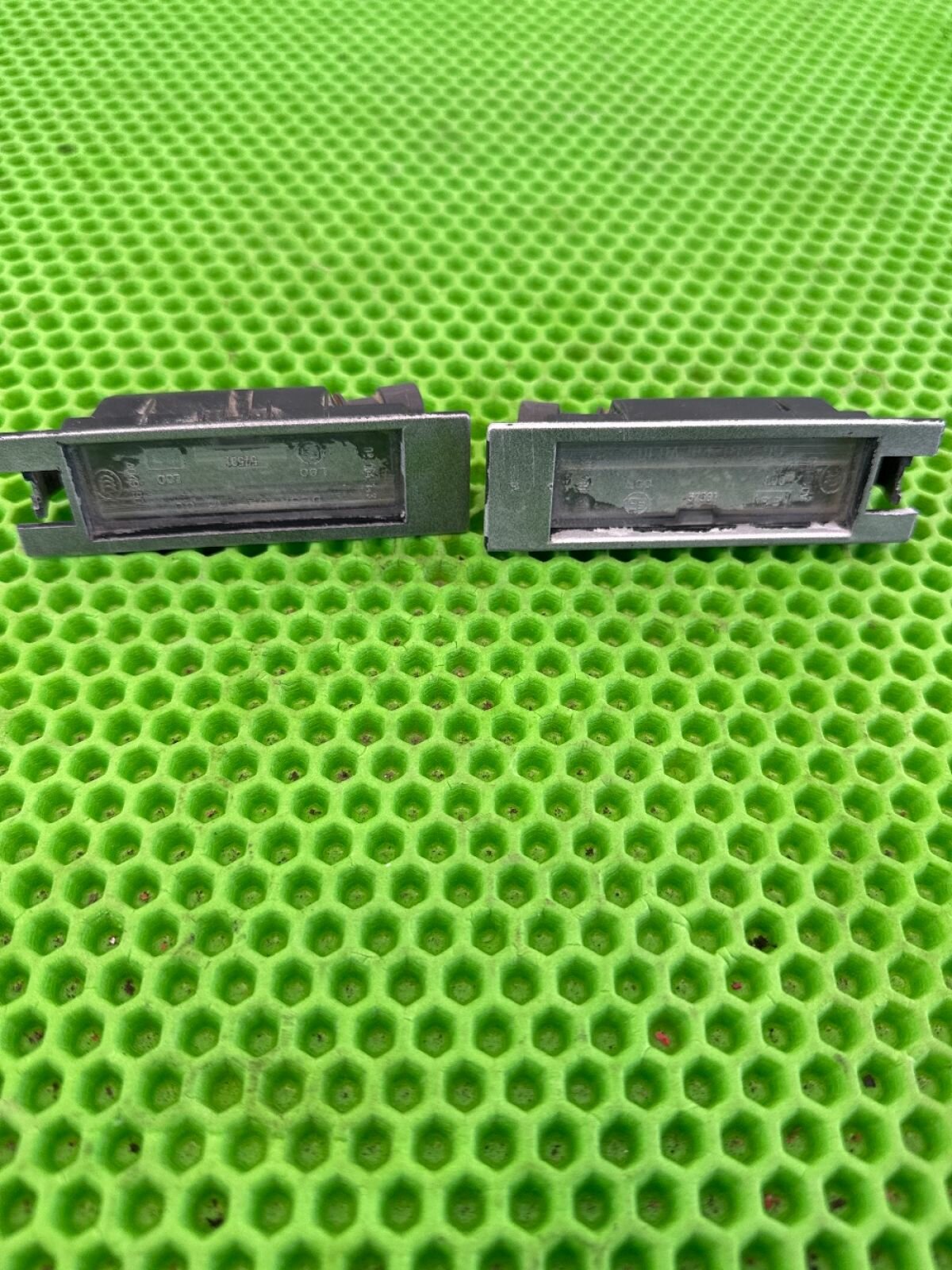 Фонарь освещения номерного знака Opel Astra H Z16XER 2004 задн. (б/у) 0461200