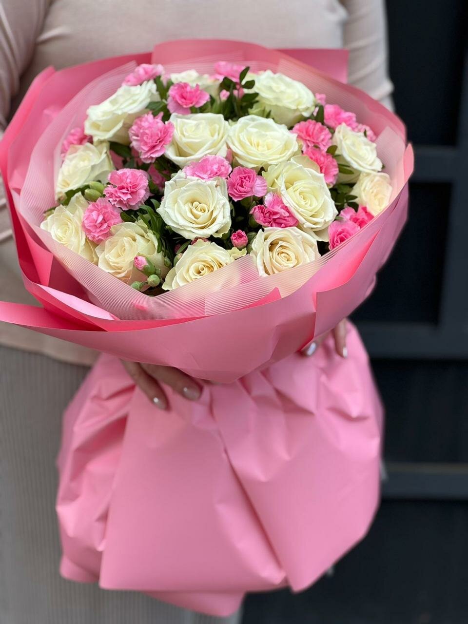 Букет для девушки "Лаконичный"с доставкой по Москве