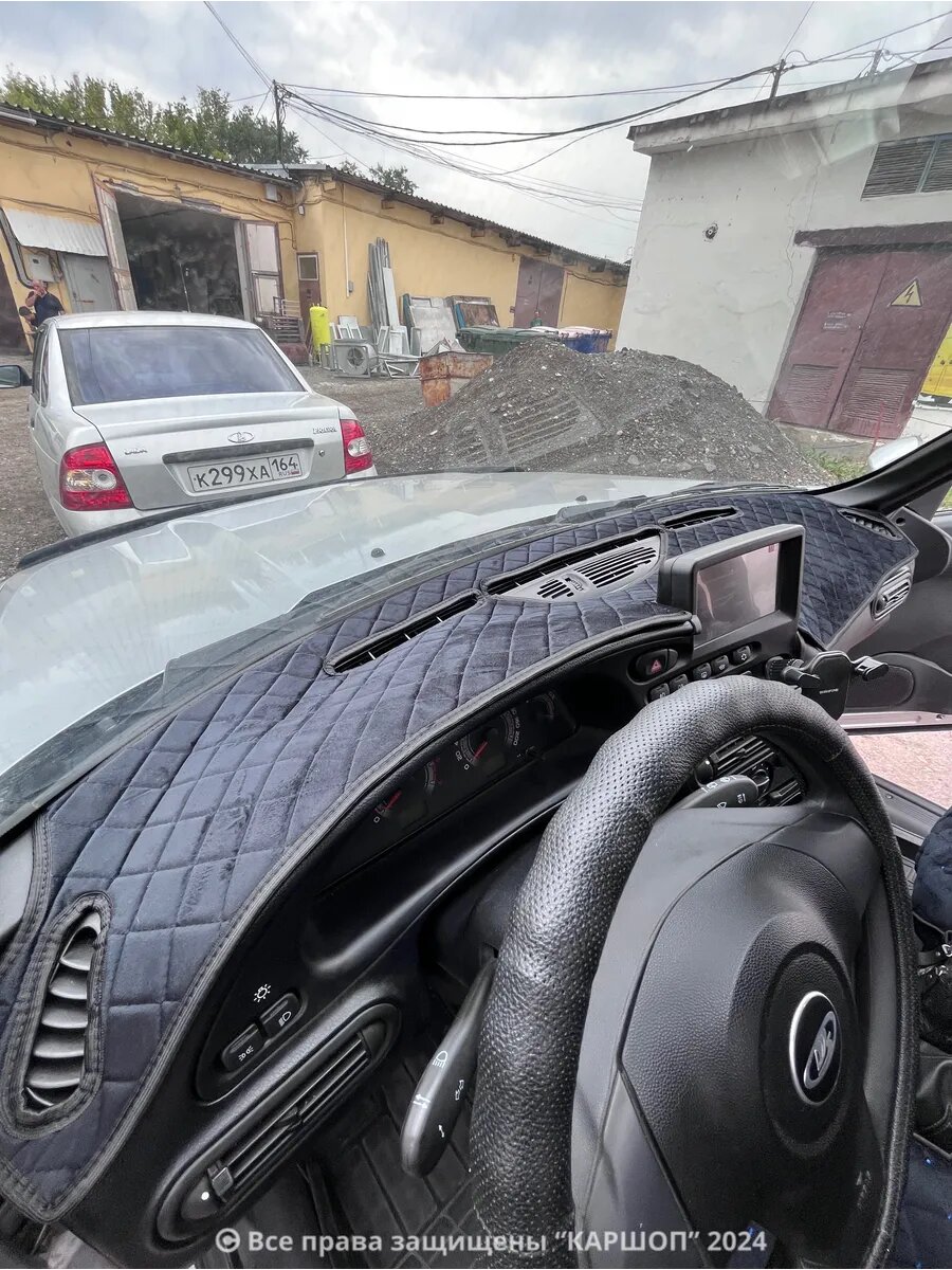 Накидка на панель для Нива Тревел с монитором