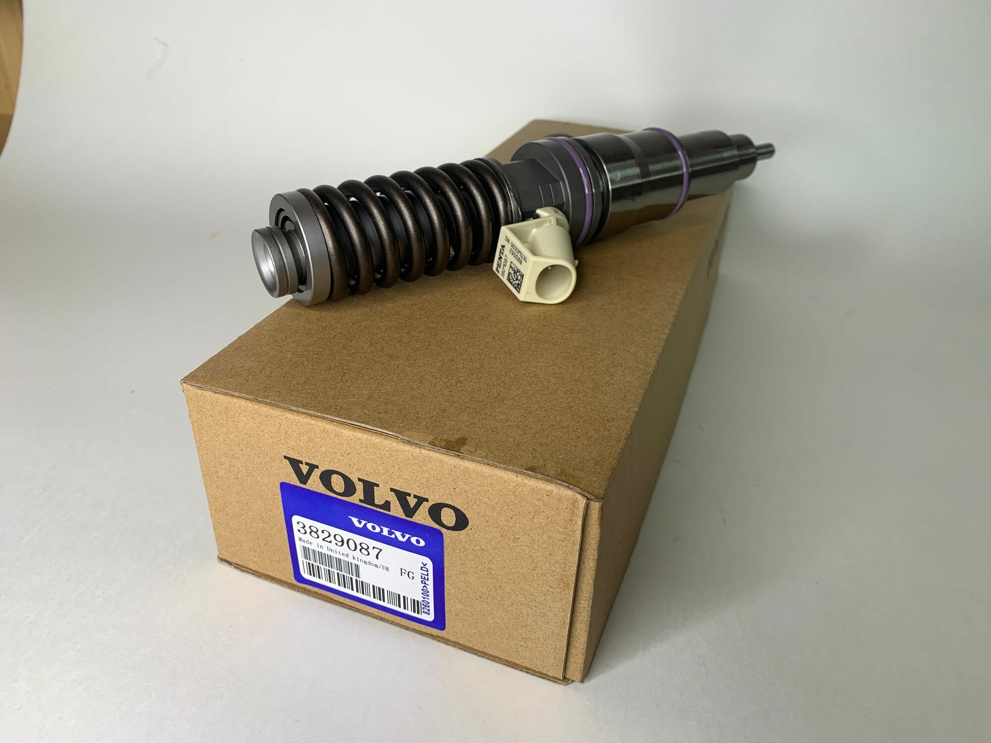 Форсунка топливная VOLVO 3829087