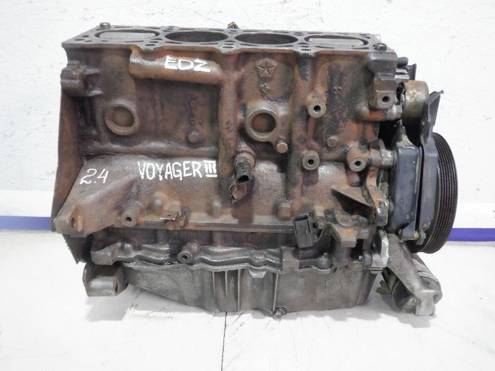 Блок цилиндров Chrysler Voyager III 4897824AA