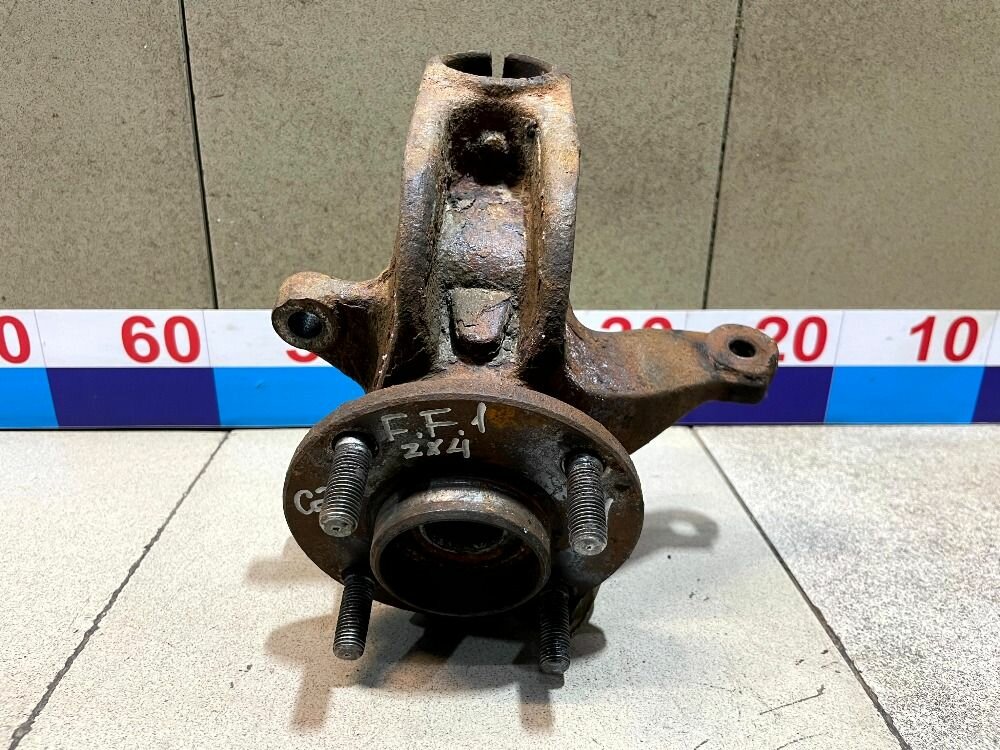 Кулак передний левый Ford Focus I