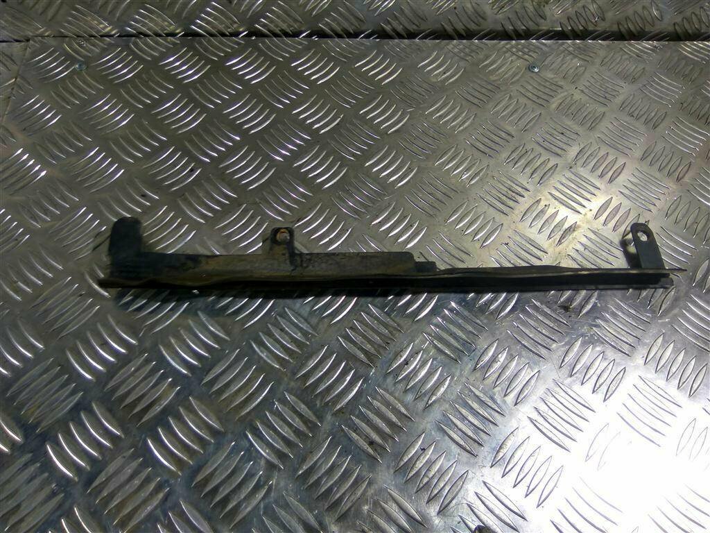 Кронштейн лючка бензобака Б/У для MERCEDES-BENZ Vito W639 (2003—2010) A6397520021