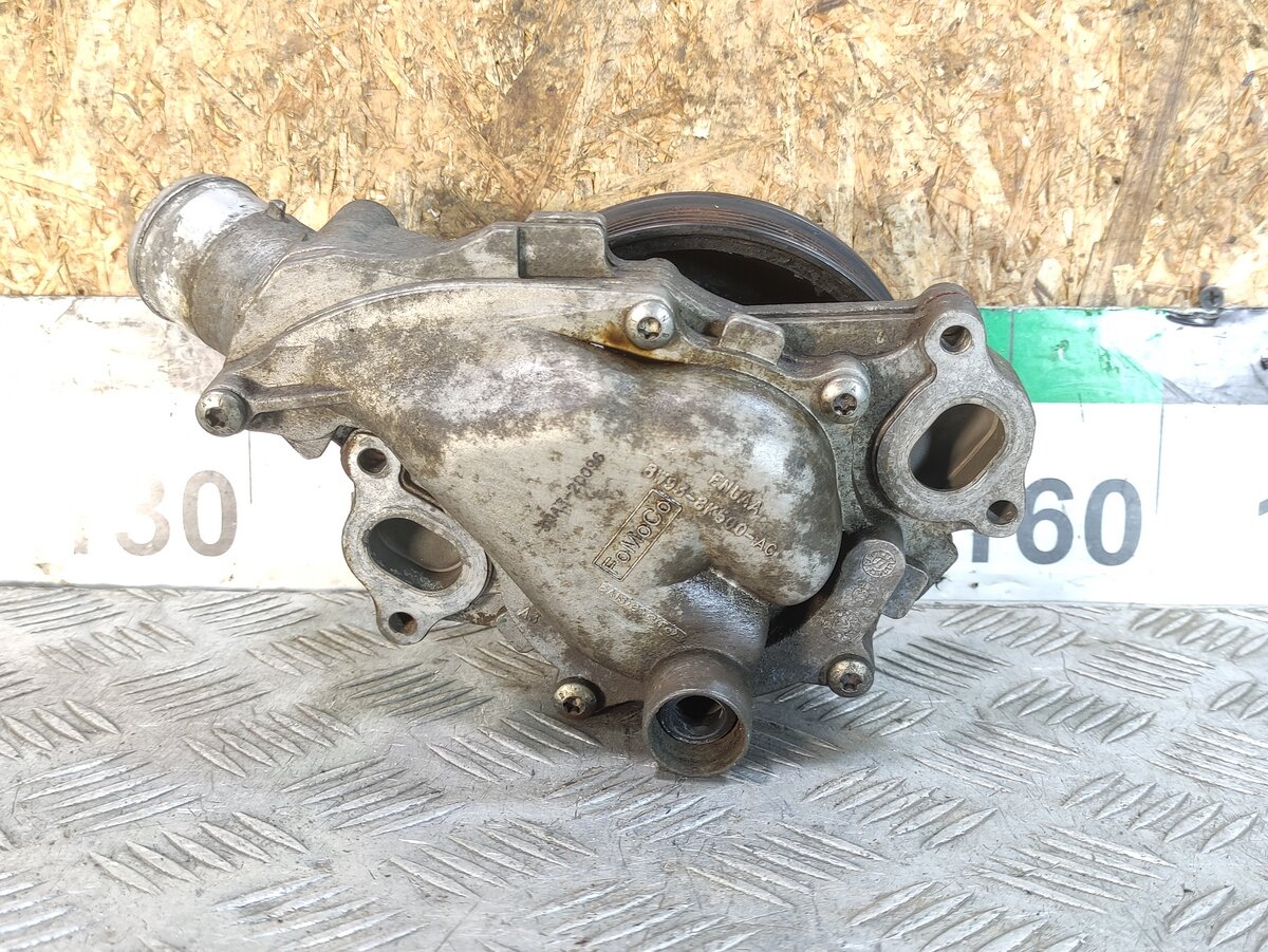 Насос водяной помпа LAND ROVER Range Rover 2013-2021 LR033993