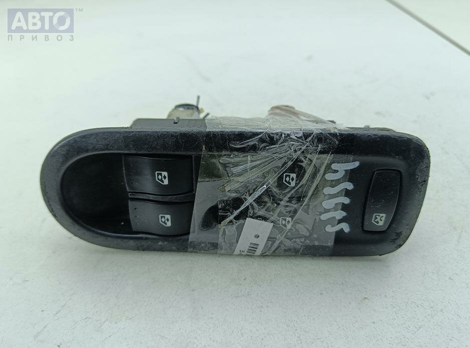 Блок кнопок управления стеклоподъемниками Renault Scenic 2 (2003-2009)