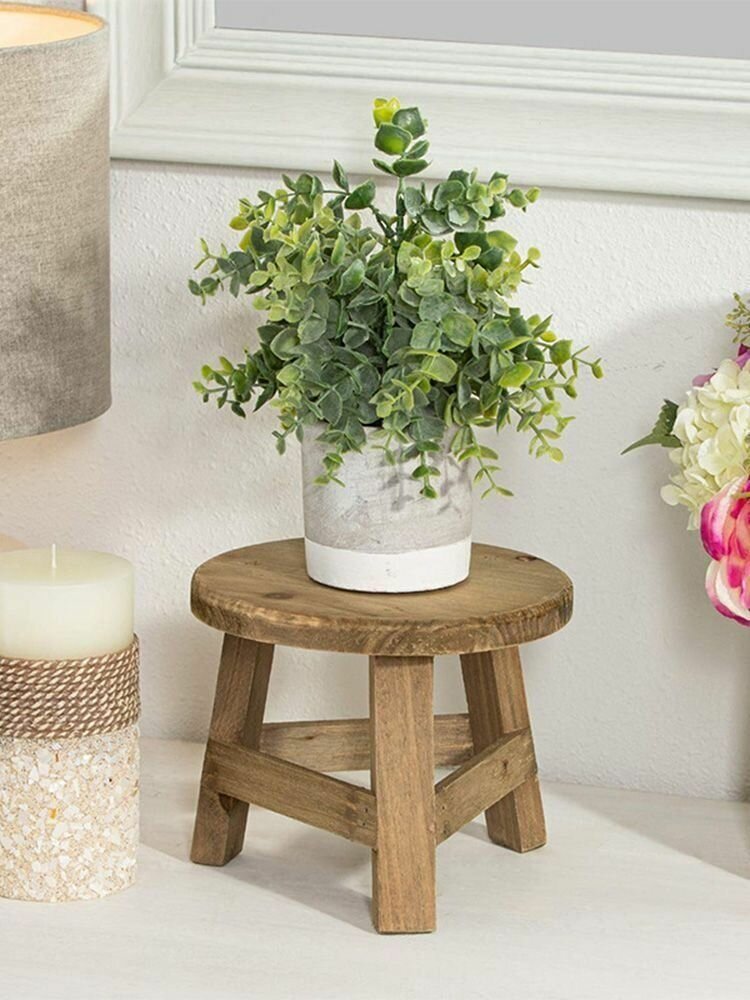 2025Круглая скамейка во дворе