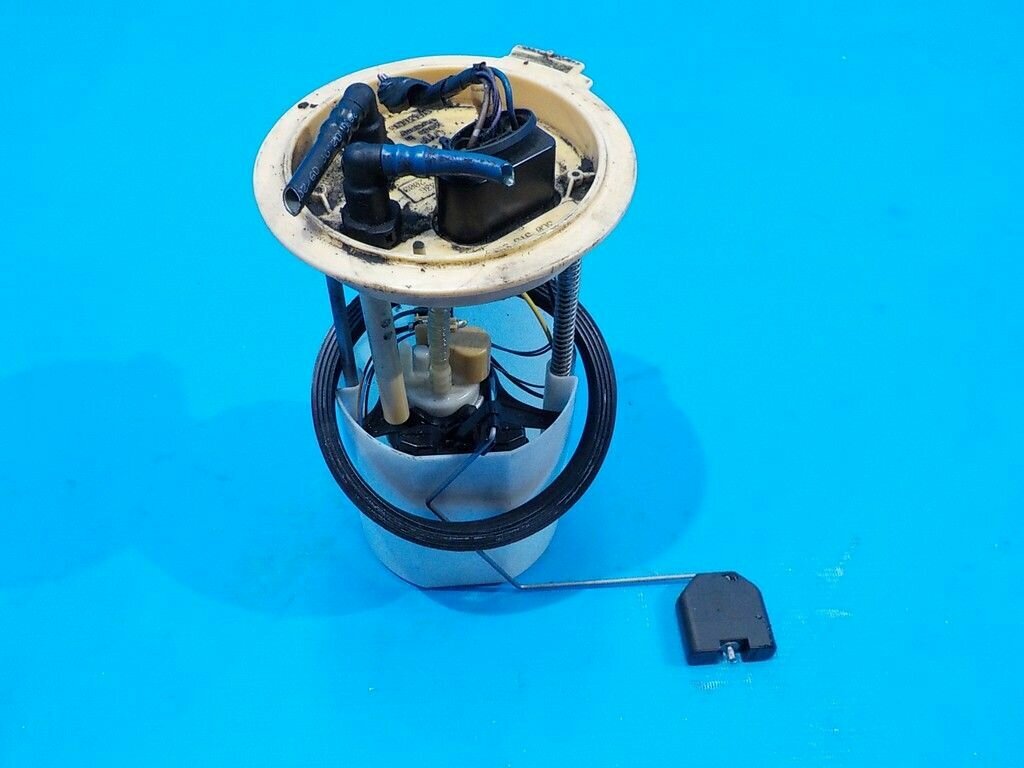 Топливный насос VOLKSWAGEN Passat B6 2005-2009 3C0919050AC - Б/У