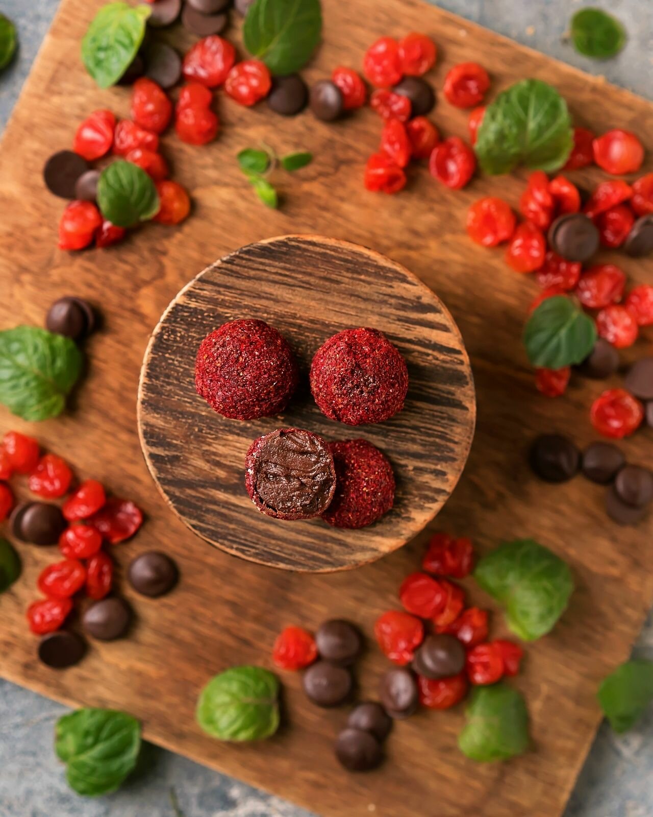 Конфеты Приморский кондитер "Трюфель с вишней и малиной " на какао-масле ручной работы 6шт подарочная коробка