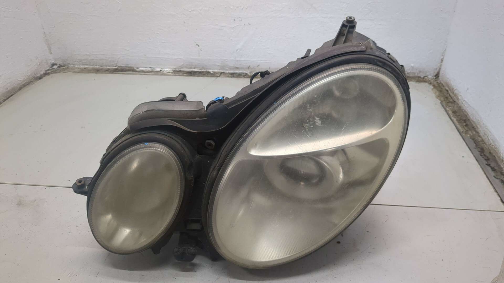 Фара (передняя) левая Mercedes E W211 Б/У