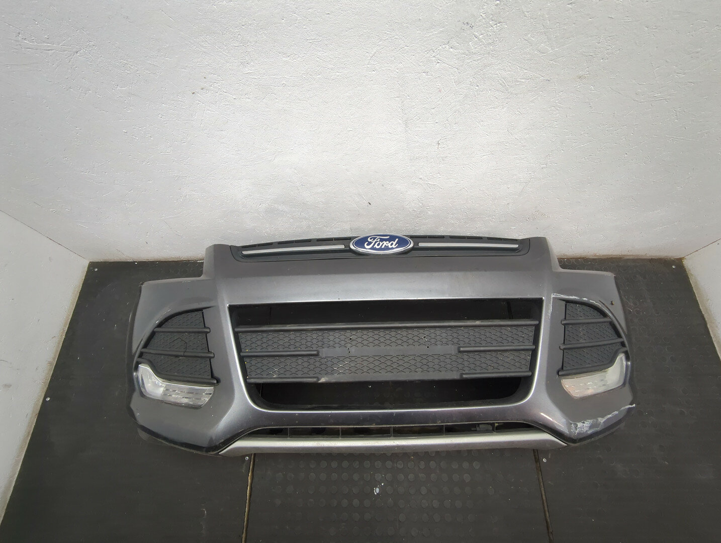 Бампер передний Ford Escape Б/У