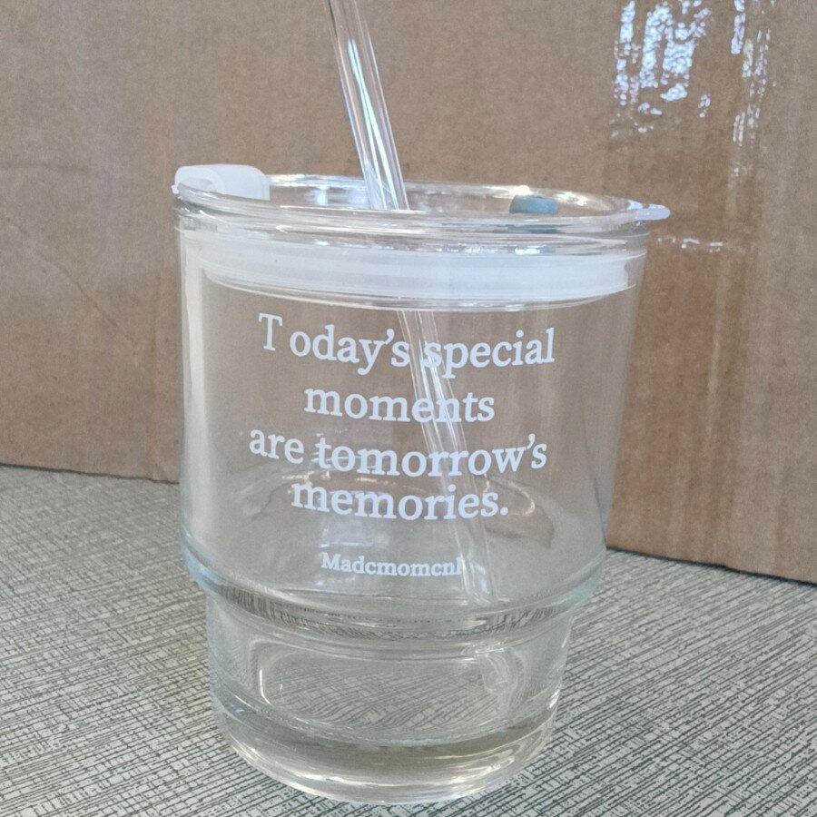 Стеклянная кружка в корейском стиле с трубочкой для холодного кофе, чая с молоком и других холодных напитков.