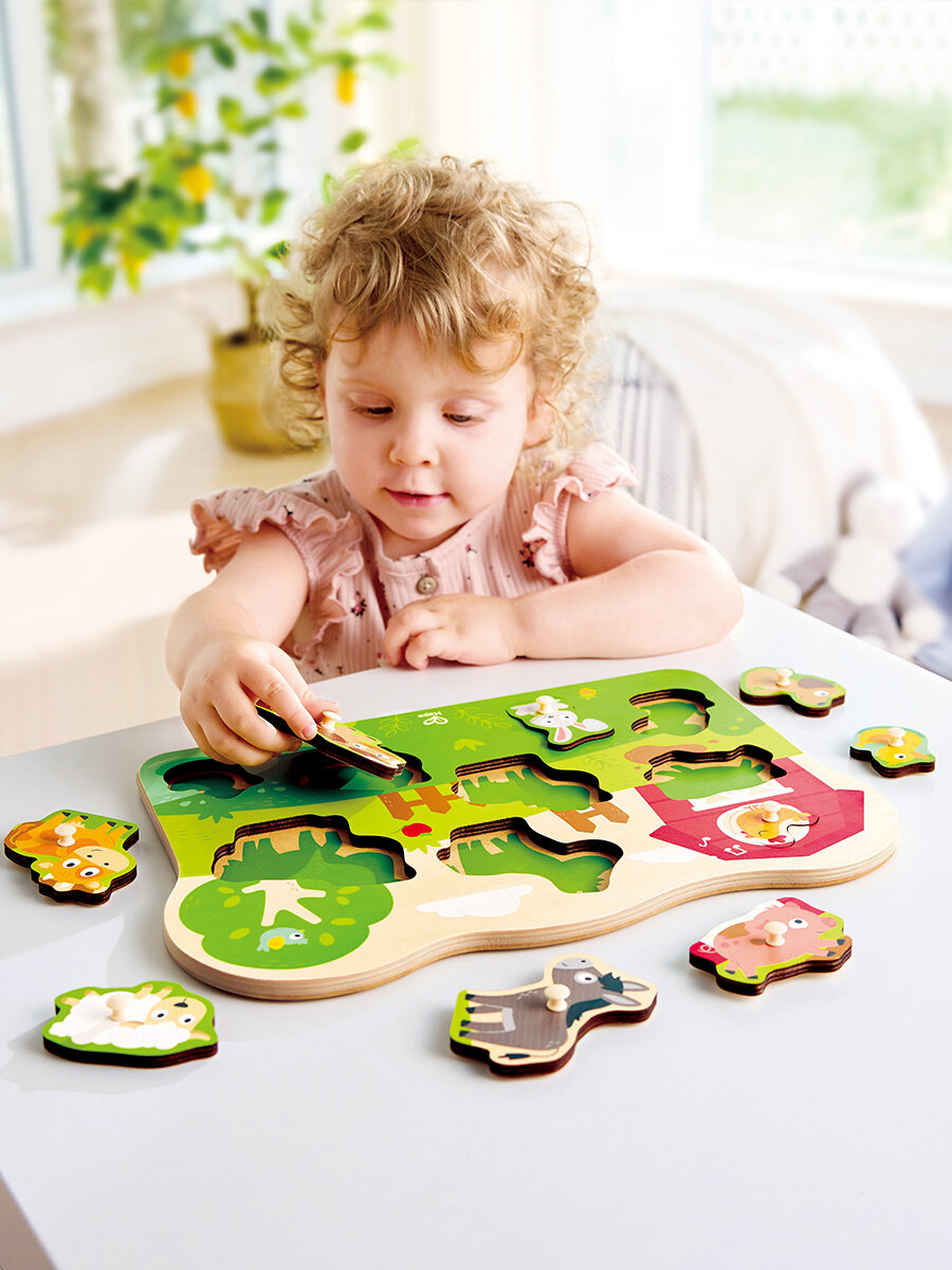 Головоломка Hape "На ферме", дерево, для развития моторики, от 2 лет