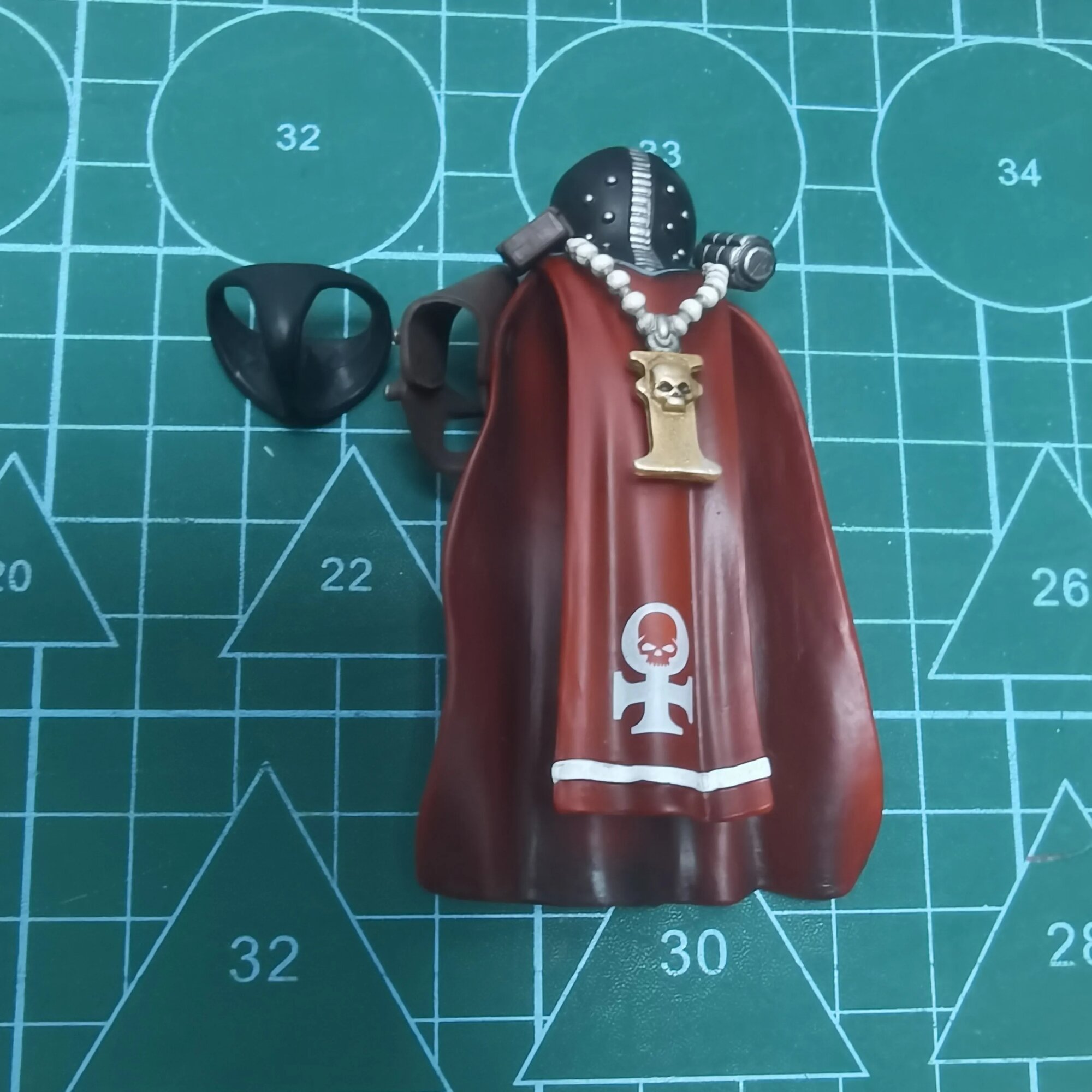 Фигурка Joytoy Warhammer 1/18 Adepta Sororitas Saelon, красный