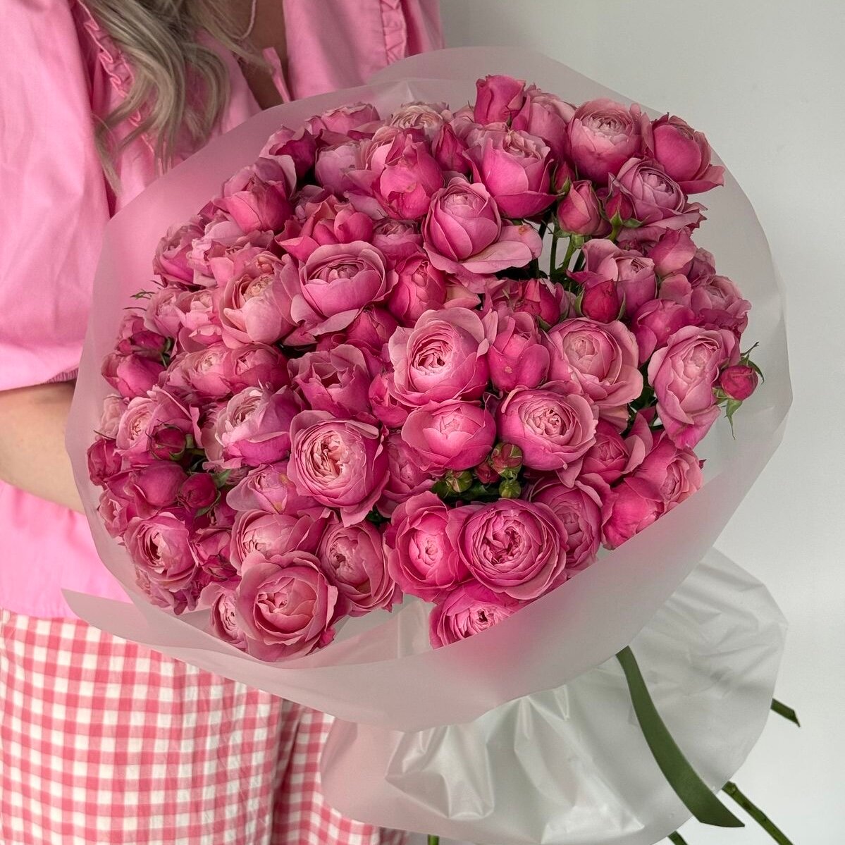 Букет из розовых кустовых пионовидных роз 35 шт, красивый букет цветов, шикарный, премиум цветы, премиум букет