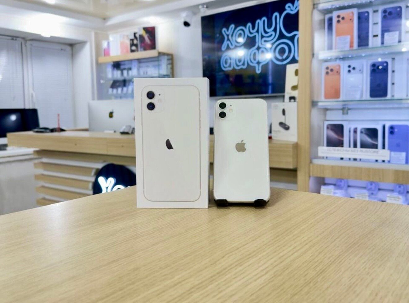 Смартфон Apple iPhone 11 Nano-SIM + eSIM /128GB / White (Белый) / USB-C to Lightning / A13 Bionic / 12 Мп / Wi-Fi 6 /