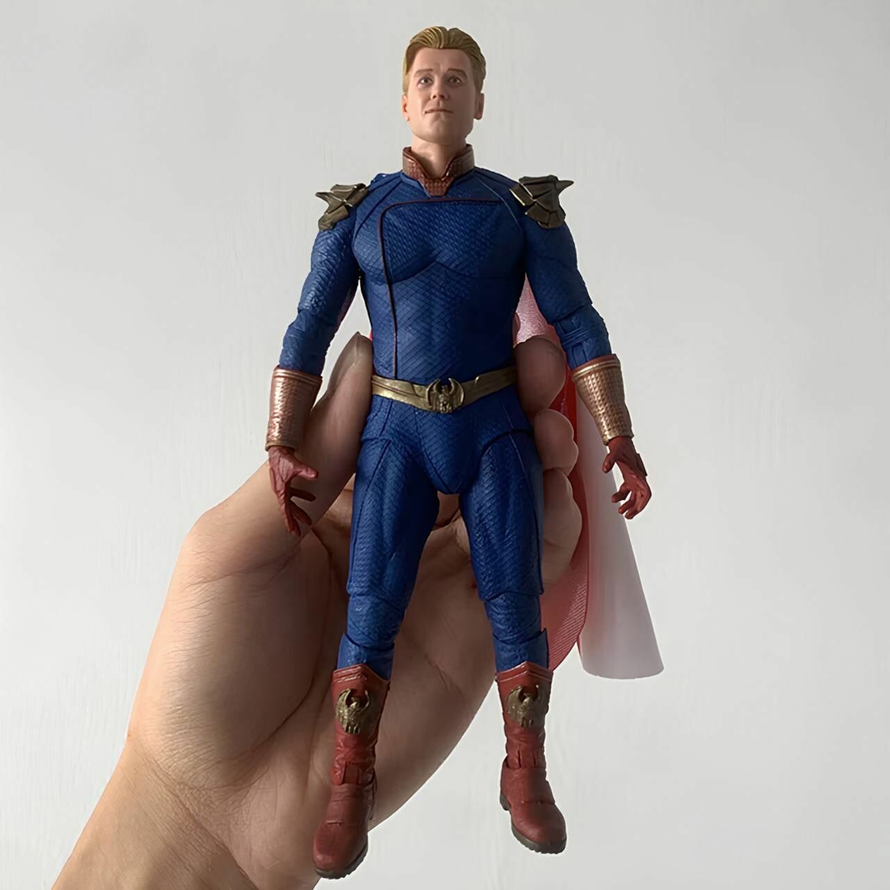 Коллекционная фигурка Хомлендер (Homelander) из "The Boys", 7 дюймов, с подвижными суставами — фото 1