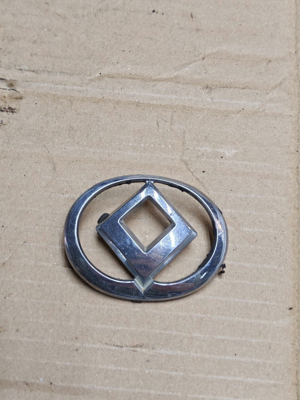 Эмблема багажника Mazda 626 GE `