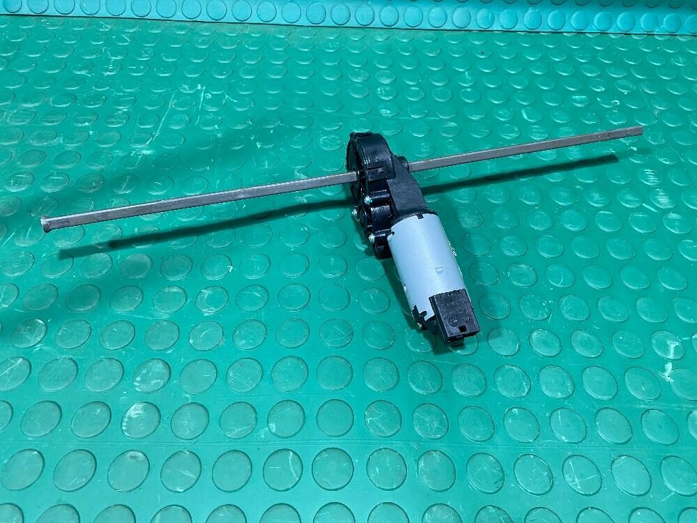 Моторчик регулировки сиденья Genesis G70 I (2017—2021) 88584-J5000