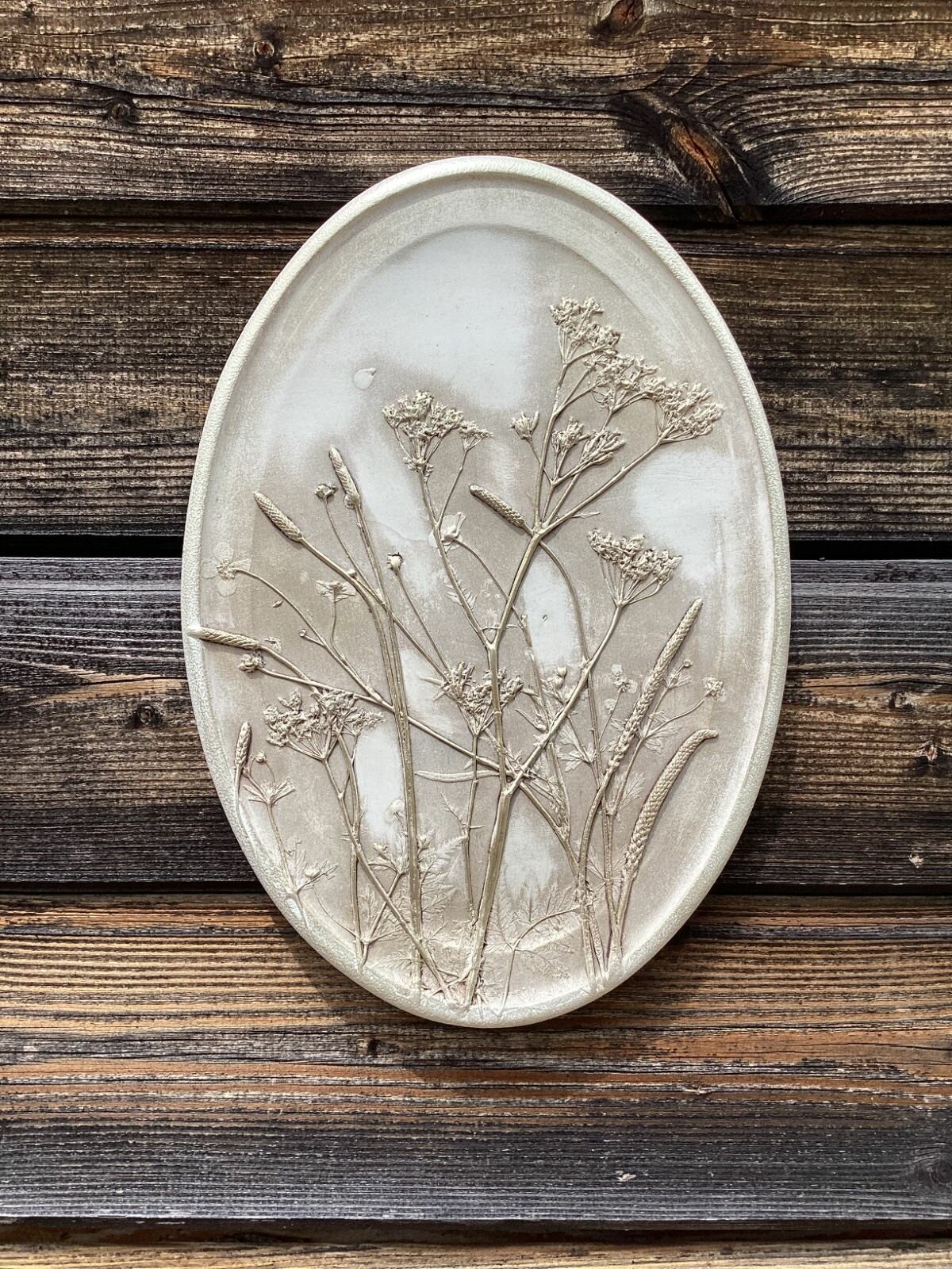 Гипсовое панно, ботанический барельеф, картина "Цветочная тень", ручной работы, 35х24.5х1.5 см