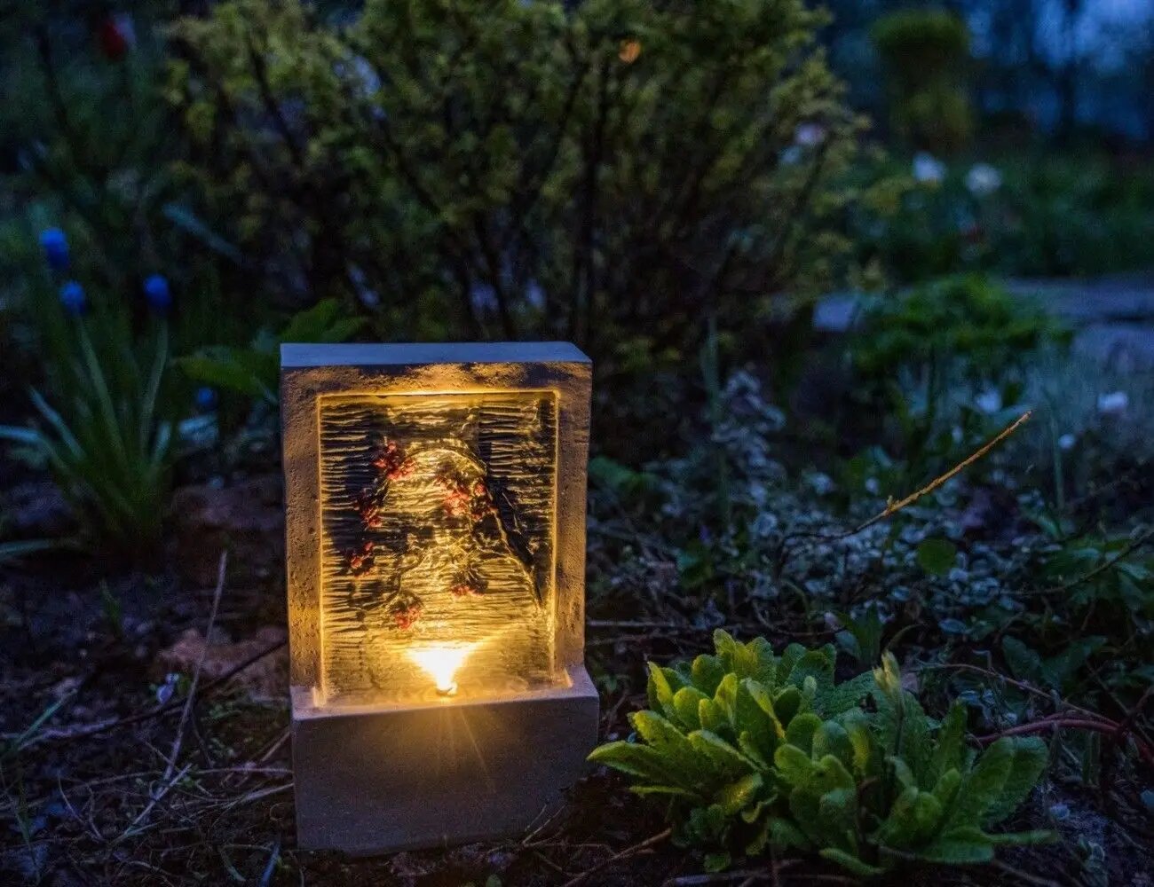 Настольный мини фонтан "Осенний ноктюрн -" рябина красная, тёплый белый LED-огонь, 9.5x15x23 см, Kaemingk