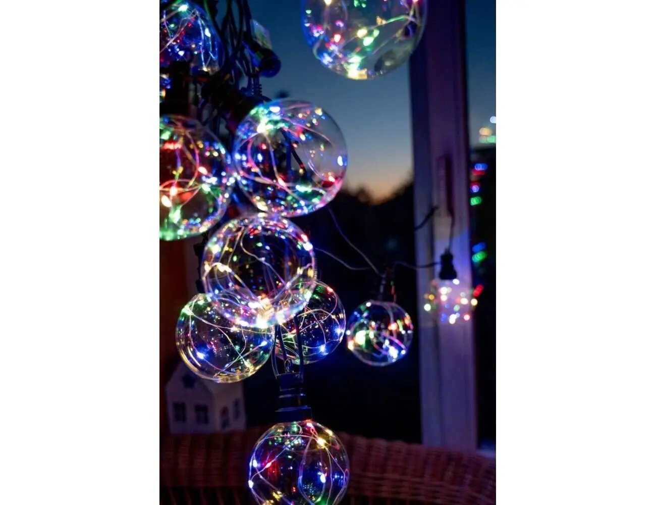 Светодиодная гирлянда светлячки В шариках, 10 ламп, 100 разноцветных микро LED-огней, 4.5+5 м, чёрный провод, коннектор, уличная, Kaemingk (Lumineo)