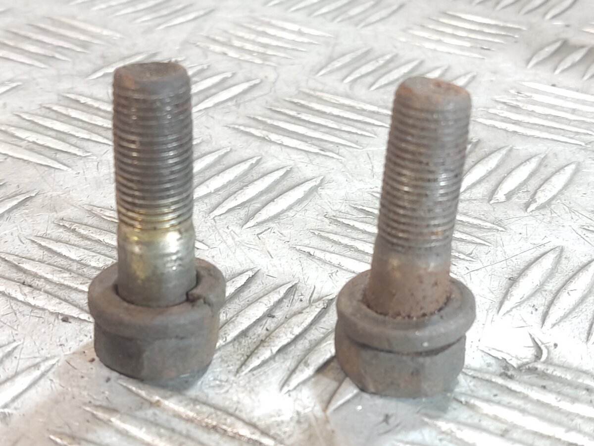 Болт крепления суппорта переднего NISSAN Almera N16 44141N9500