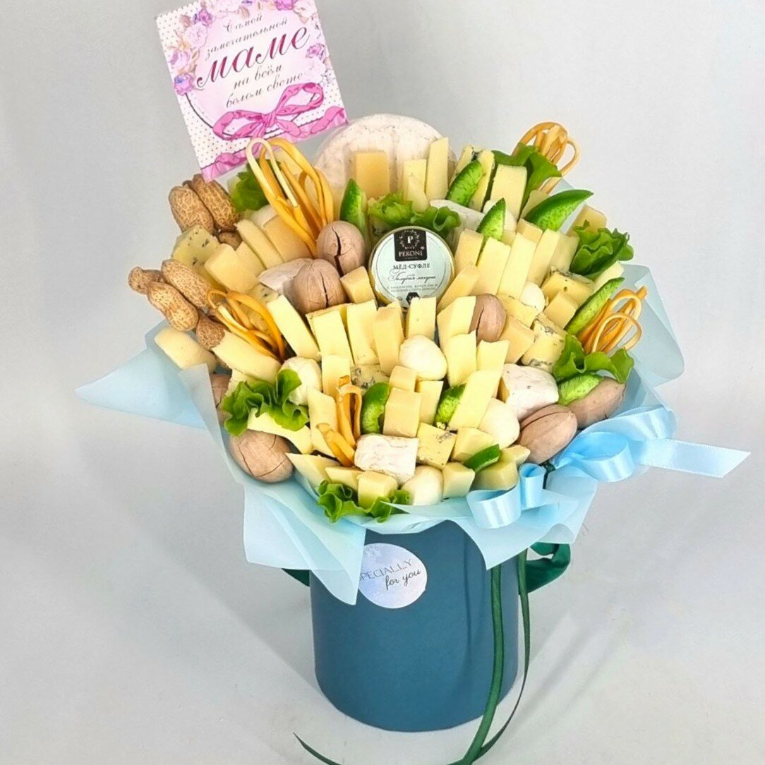 Подарок любимой маме, букет из сыра, орехов и сухофруктов. Сырный букет