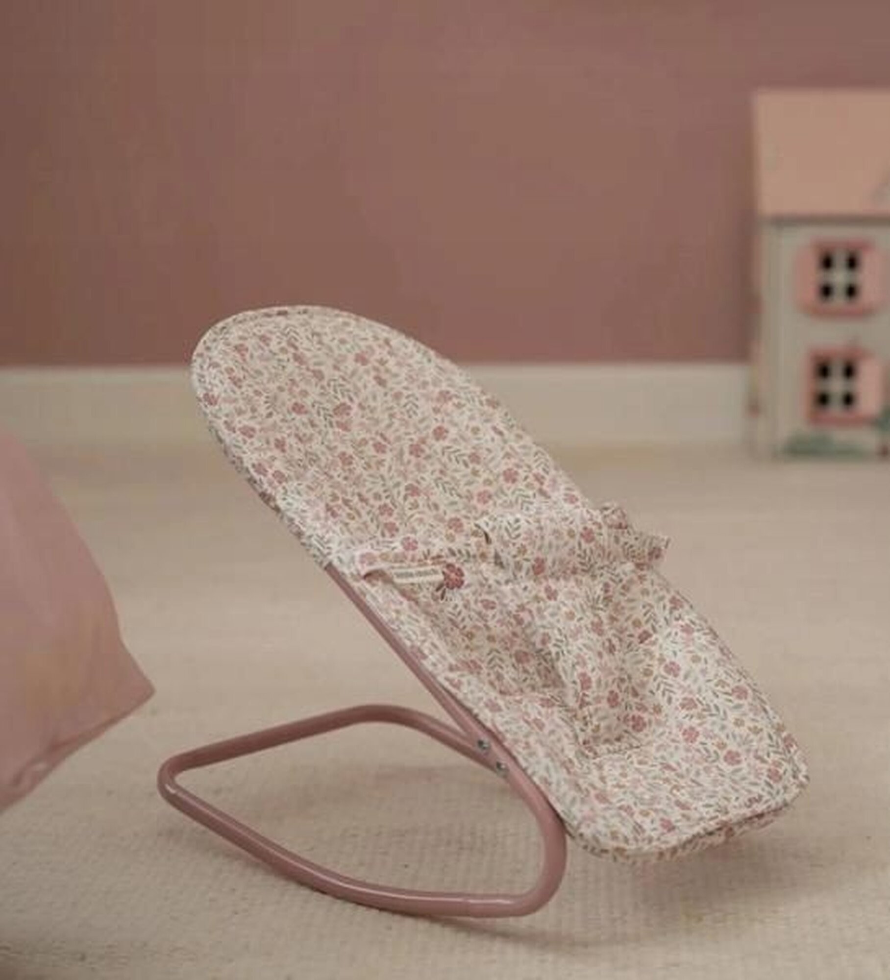 Аксессуары для кукол Little Dutch - Мягкое кресло-качалка с цветами для игр с куклами - LD4587