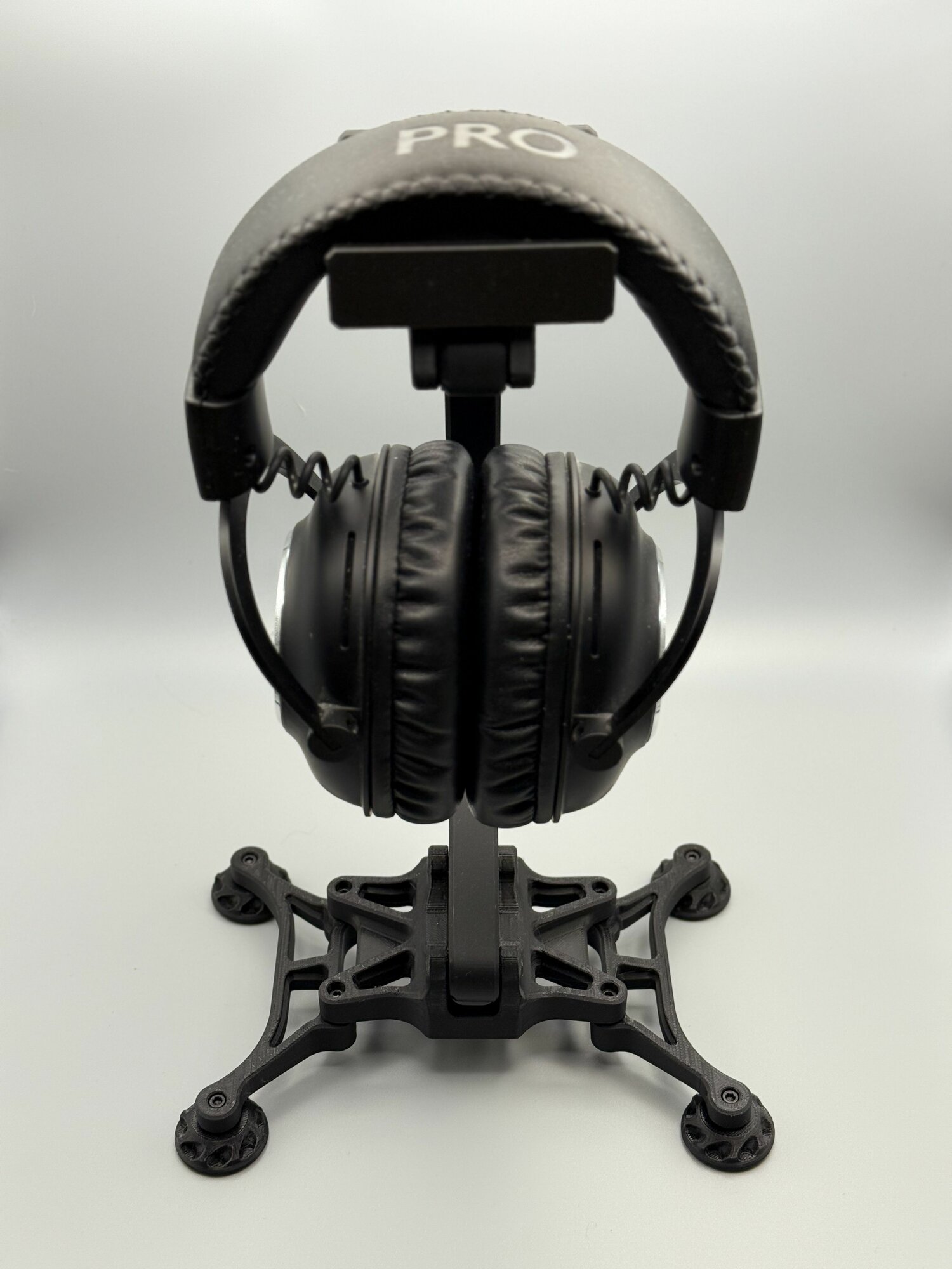 Подставка для наушников "Геометрический дизайн", матовая, черная