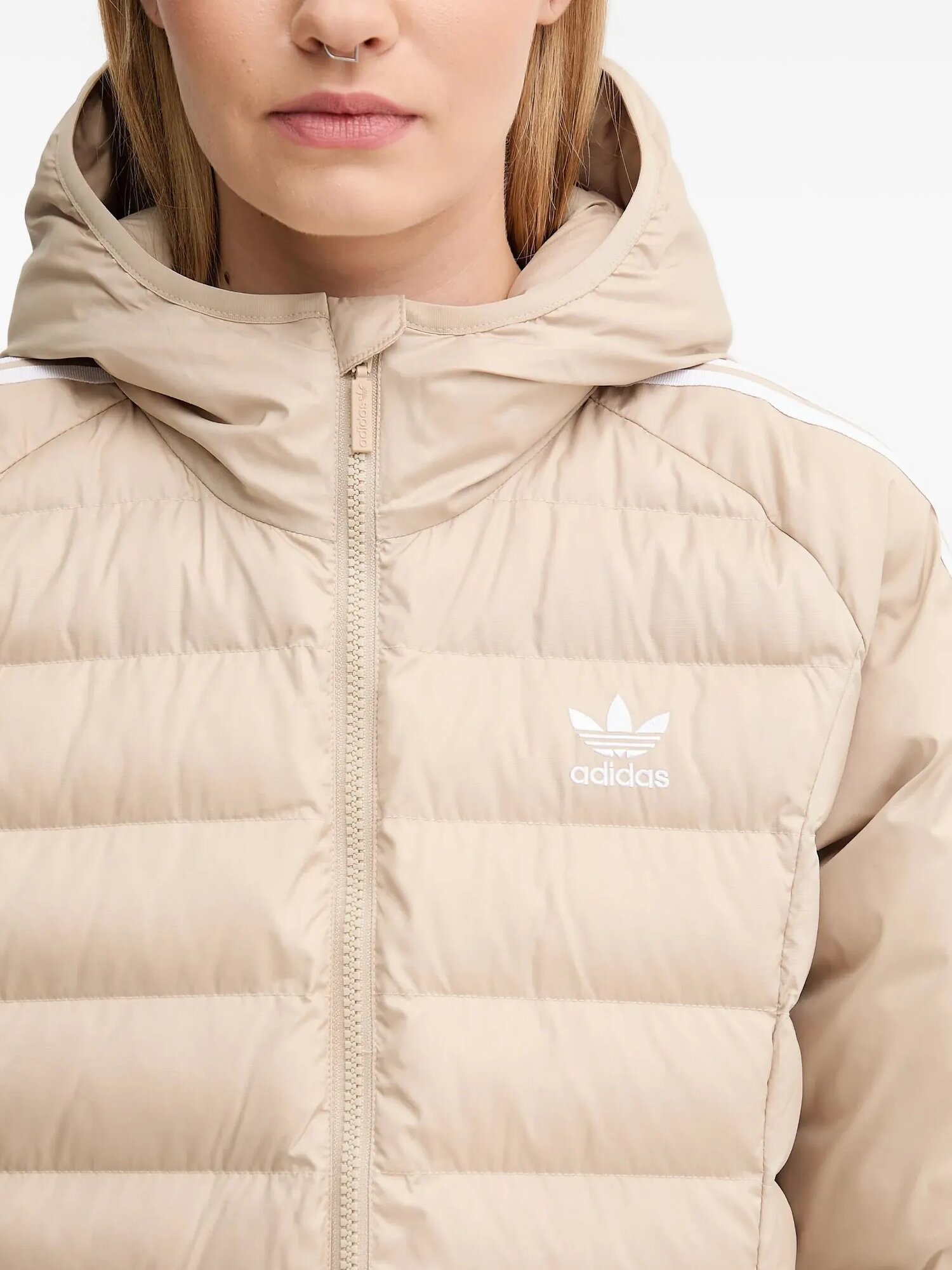 Пуховик adidas, размер XS, светло-бежевый — фото 1