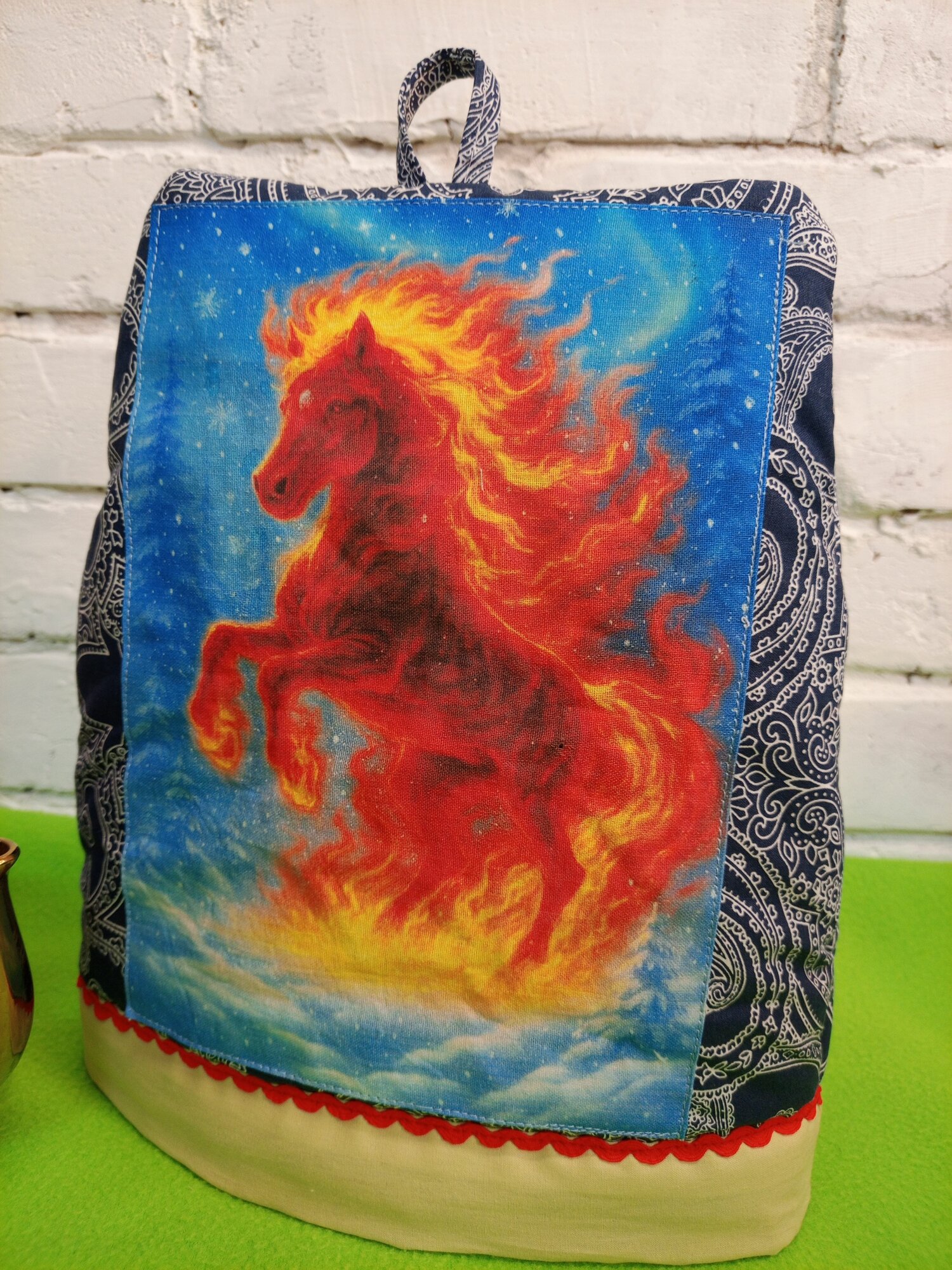 Грелка на чайник "Красная лошадь" хлопок, 29х30 см.