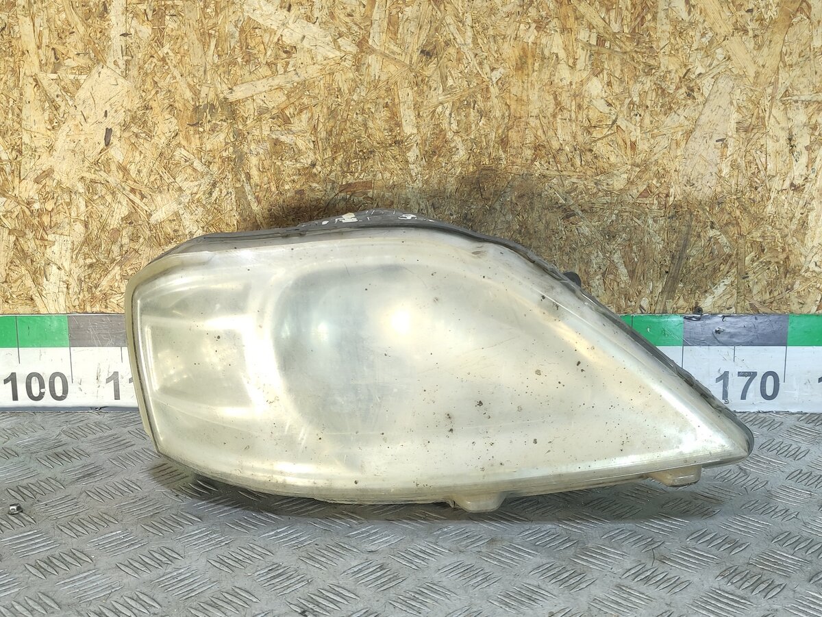 Фара правая RENAULT Logan 2005 2014 8200744754