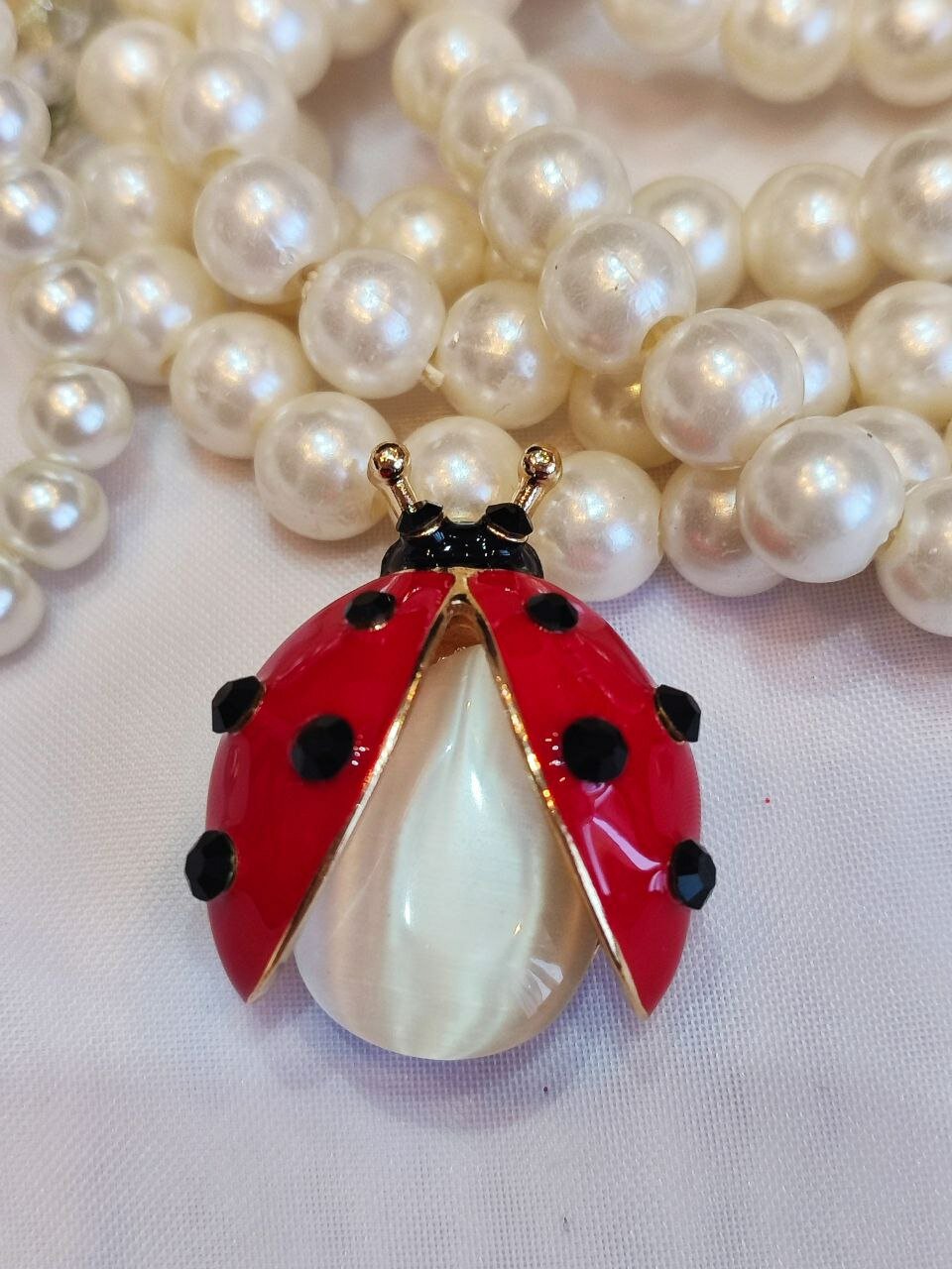 Брошь, стразы, эмаль